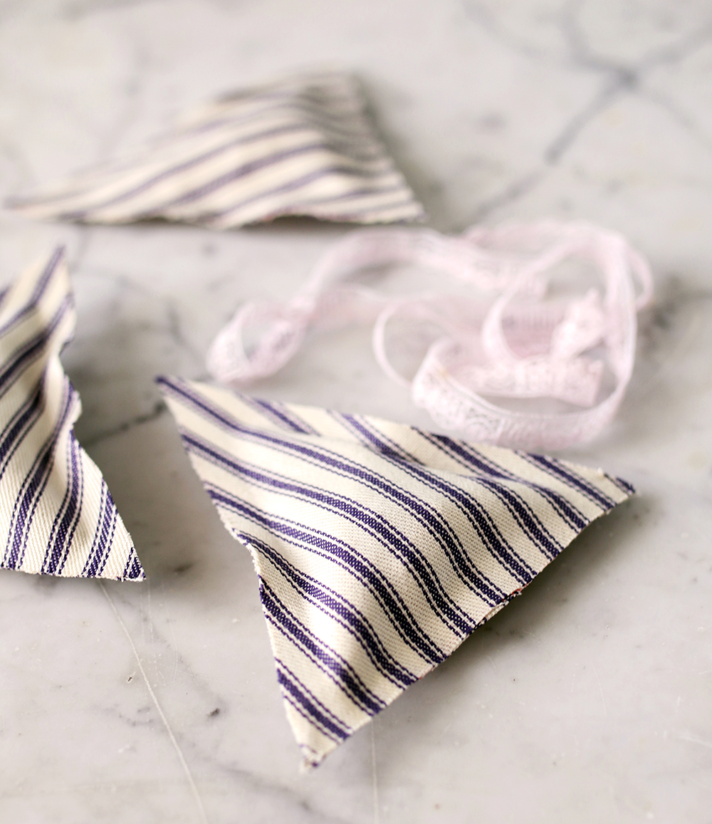 Center Stage: No-Sew DIY Scented Sachets with 17 Apart | #Durathon