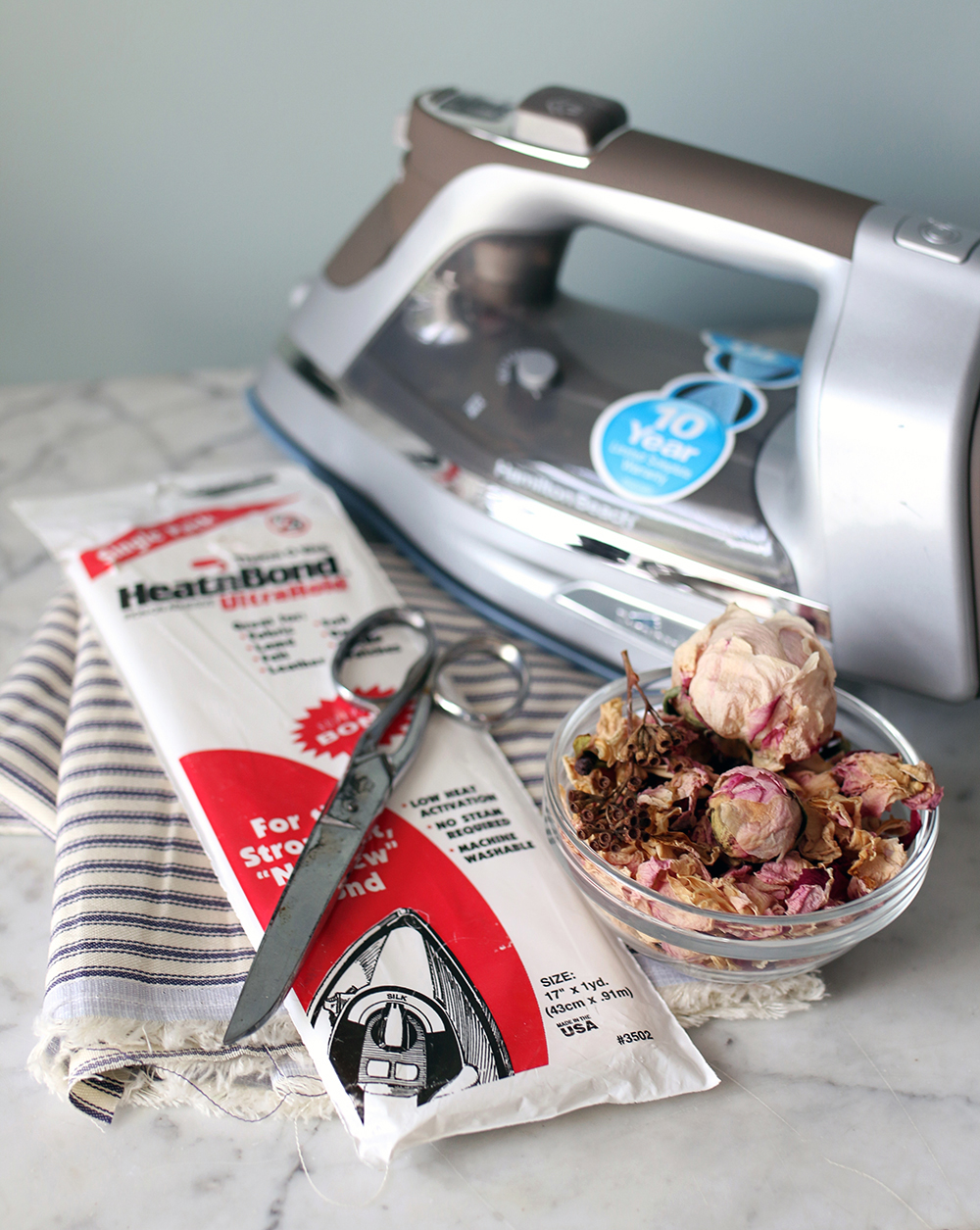 Center Stage: No-Sew DIY Scented Sachets with 17 Apart | #Durathon