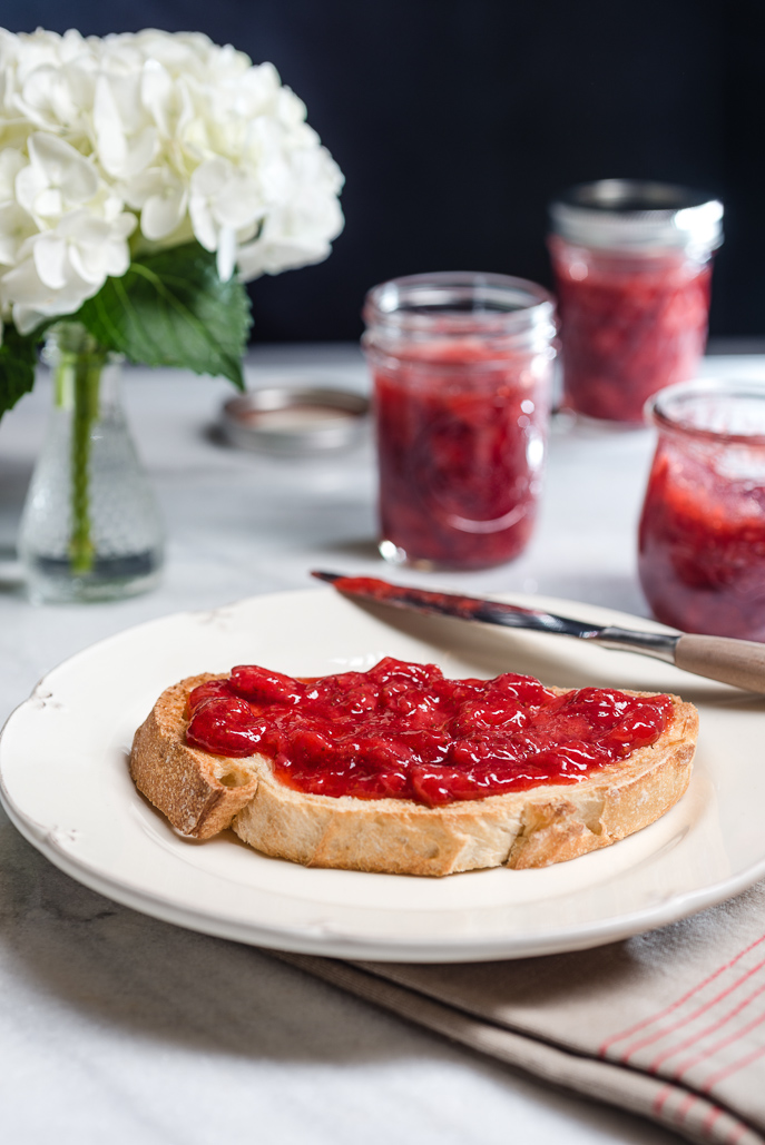 How to Make Strawberry Jam in a Bread Machine