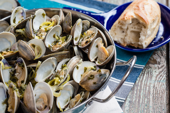 Grilled Clams with White Wine Sauce