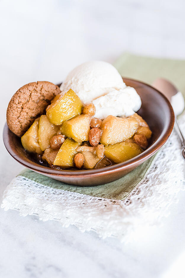 Slow Cooker Apple Ginger Compote